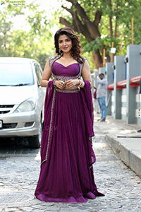 Actress Iswarya Menon at Nagabandham Movie Trailer Launch Event, HD Gallery