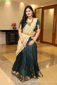 Model Milky Madhu Poses with Traditional Jewellery, HD Gallery