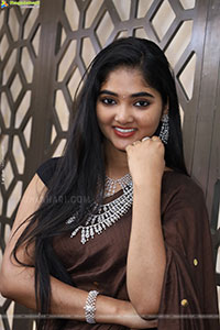 Model Gayathri Kothapalli stills in Traditional Saree, HD Gallery